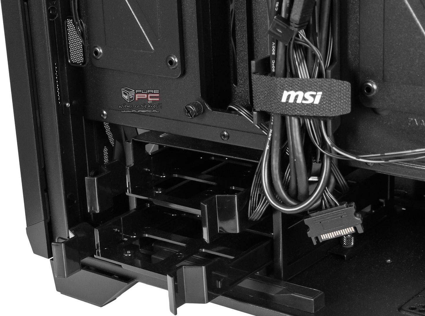 Test obudowy MSI MPG Gungir 300R Airflow - Cztery 120 mm wentylatory ...