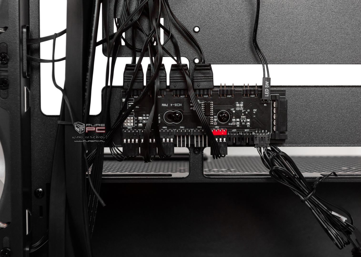 Test obudowy komputerowej Silver Monkey X Pyxis - Pojemne akwarium z ...