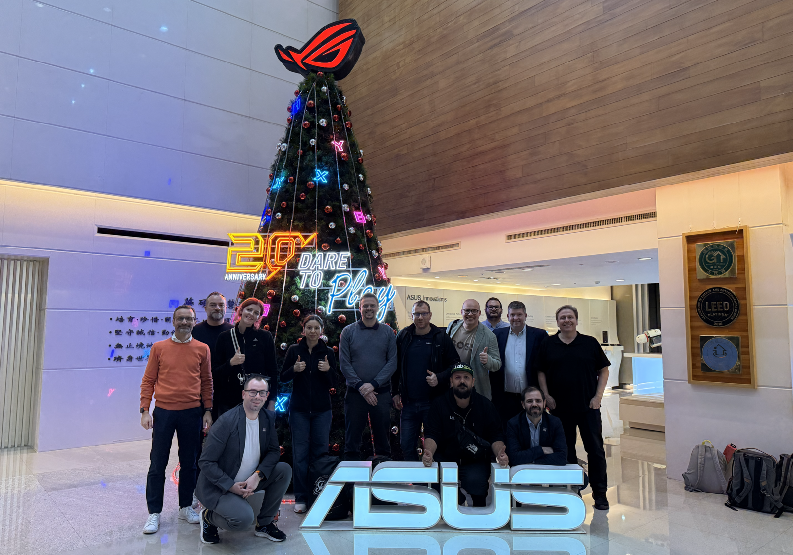 EHA Tech Tour: ASUS ROG Swift OLED PG27UCWM z RGB Stripe Tandem OLED ...