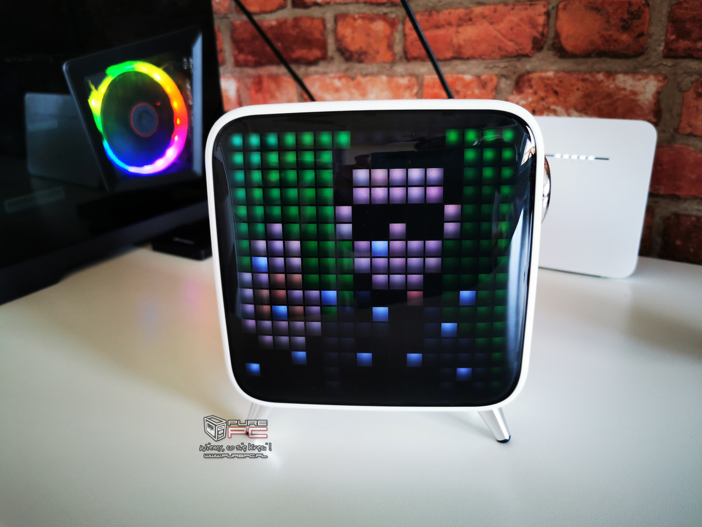 Divoom Tivoo-Max 2.1 Review: Retro Bluetooth Speaker with Pixel Art Di