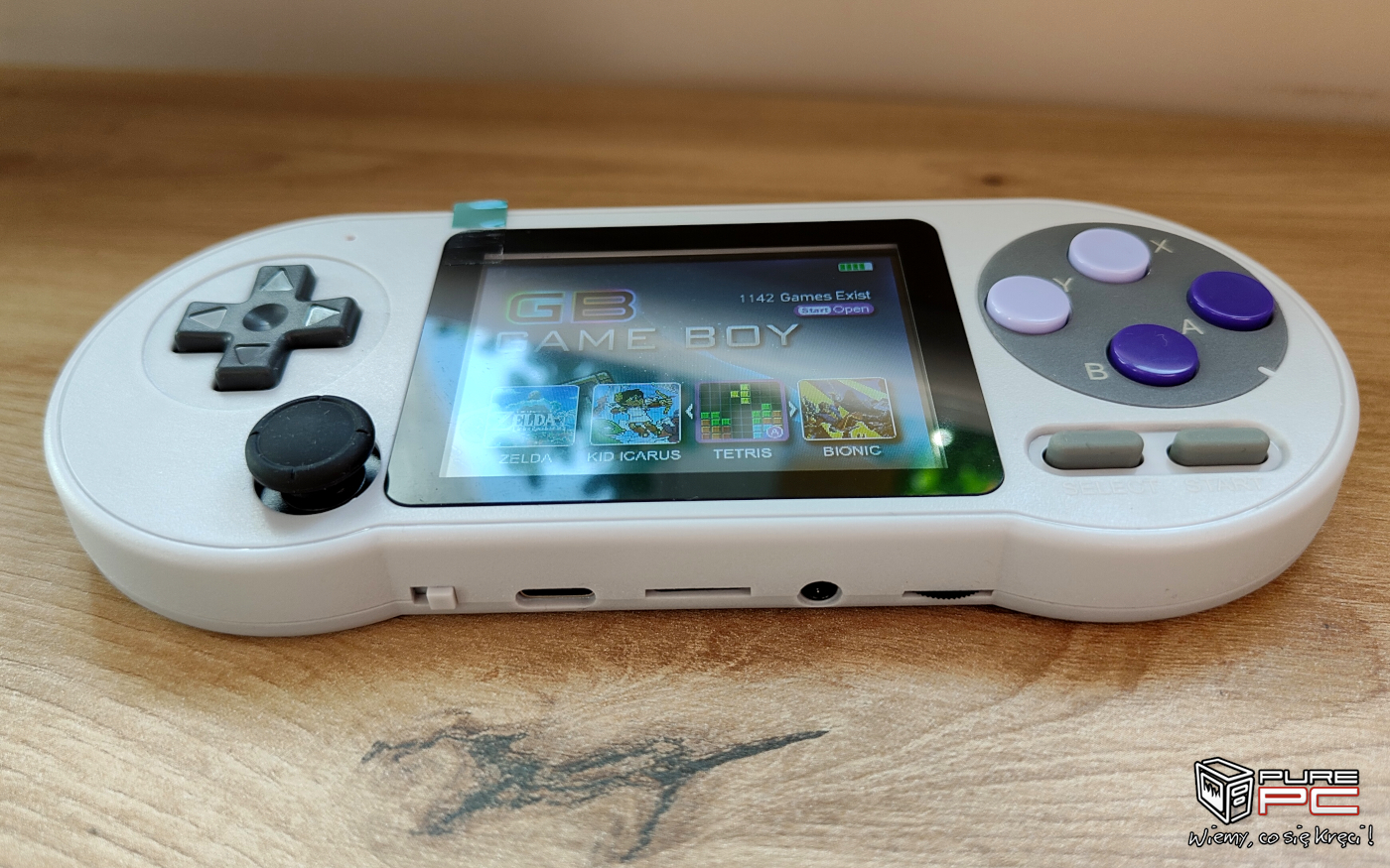 Data Frog SF2000 - recenzja przypominającego kontroler do SNES-a gamingowego handhelda za grosze ...