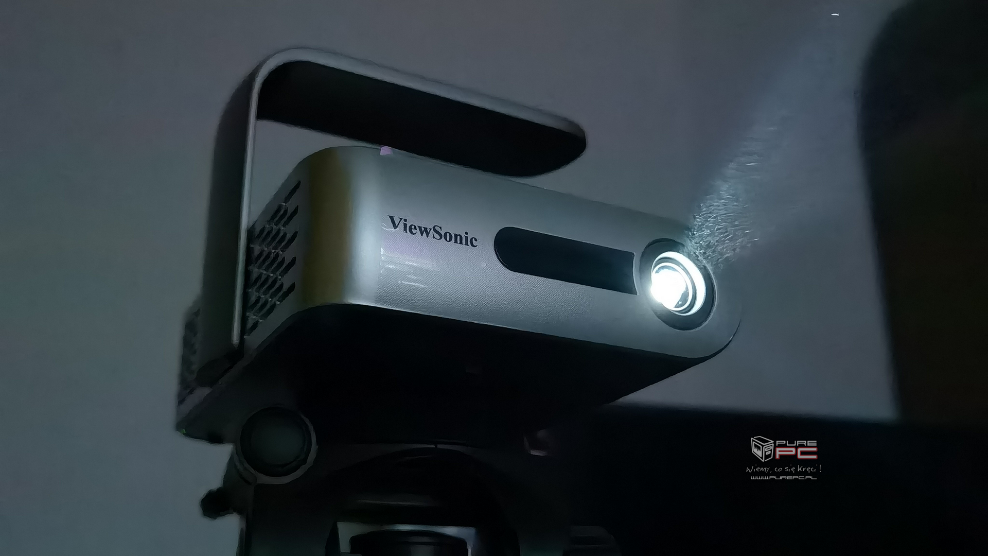 Test projektora ViewSonic M1+ - mały, ale wariat! Sprzęt idealny do ...