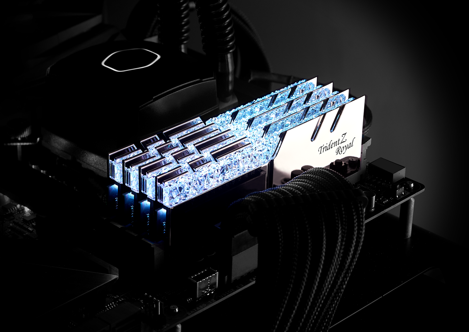 G.SKILL Trident Z Royal - Złote i srebrne moduły RAM z kryształami ... G.SKILL Trident Z Royal - Złote i srebrne moduły RAM z kryształami ...