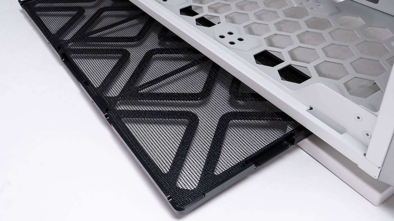 InWin 307 - obudowa z ogromnym wyświetlaczem z przodu | PurePC.pl