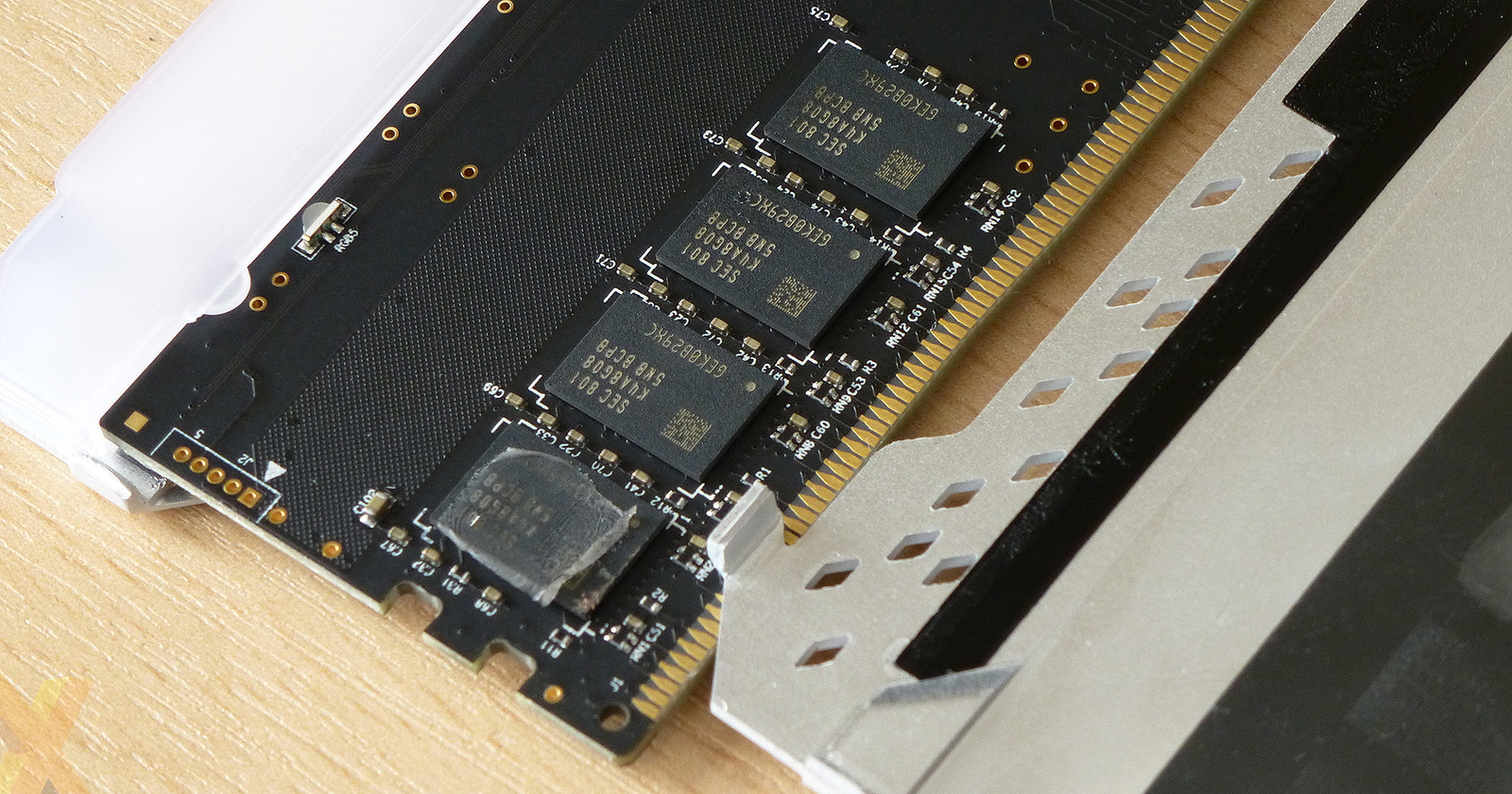 Samsung kończy produkcję kości pamięci DDR4 B-Die | PurePC.pl