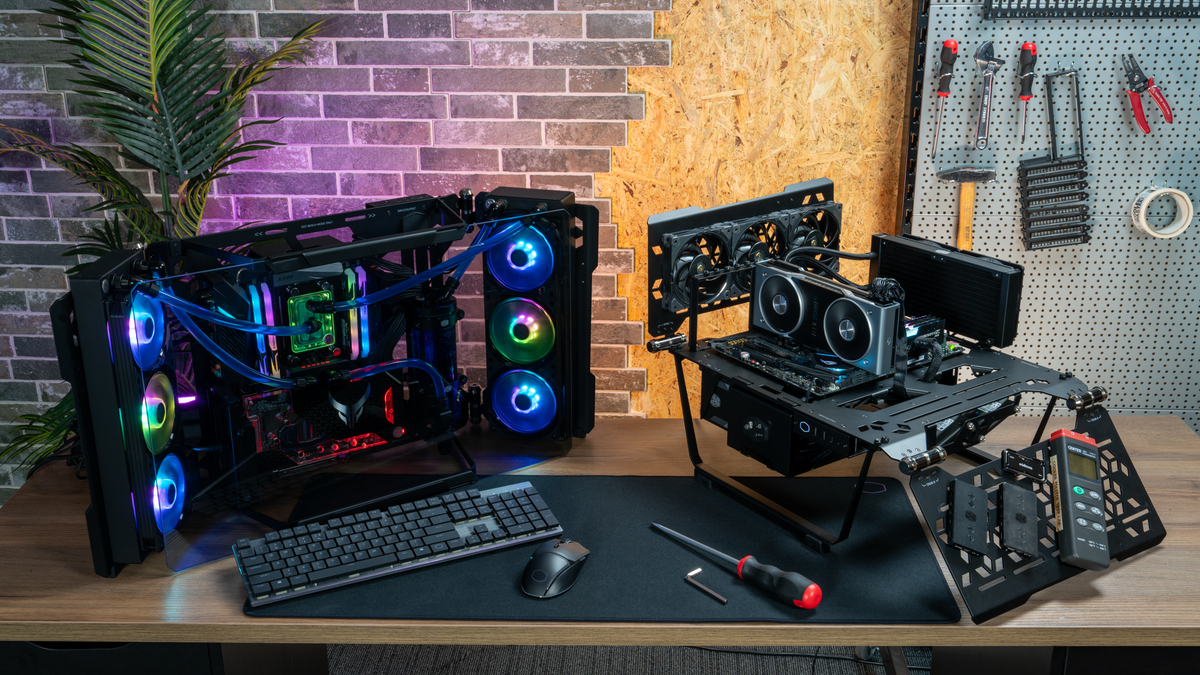 Cooler Master MasterFrame 700 - Otwarta obudowa z oknem z hartowanego ...