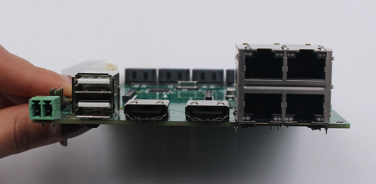 Axzez Interceptor - Niewielka płyta główna za 99 USD dla Raspberry Pi ... Axzez Interceptor - Niewielka płyta główna za 99 USD dla Raspberry Pi ...