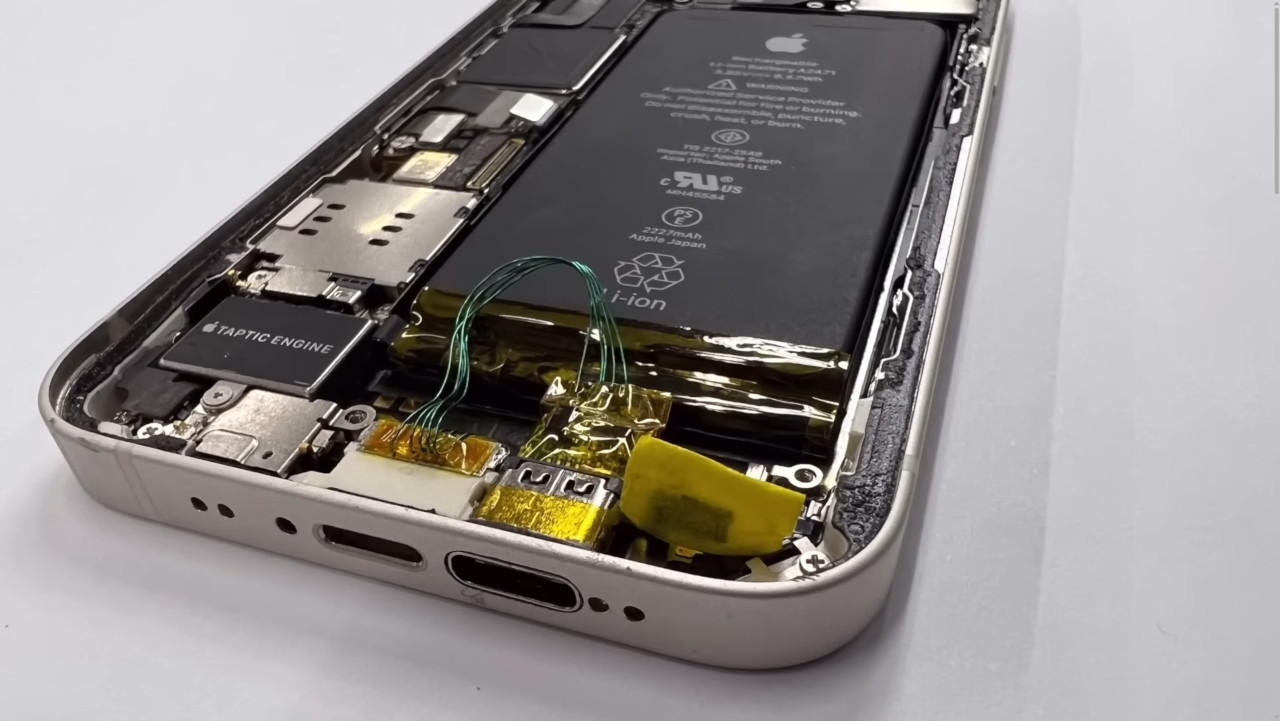iPhone 12 Mini z działającym złączem USB-C. Interesująca modyfikacja ...