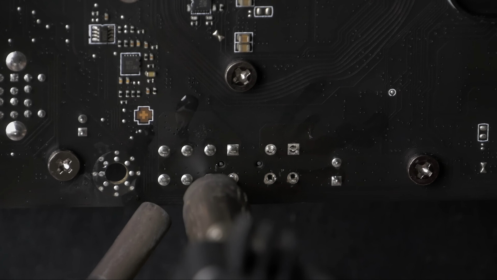 PC bez widocznych kabli. Oto polska odpowiedź na płyty główne ASUS BTF ...