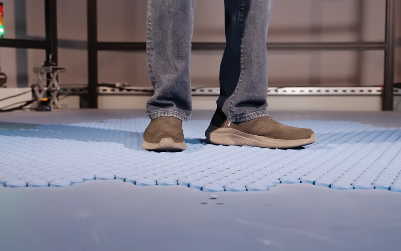 Holotile VR - inżynier Disneya prezentuje nową platformę, która pozwoli na intuicyjne poruszanie ...