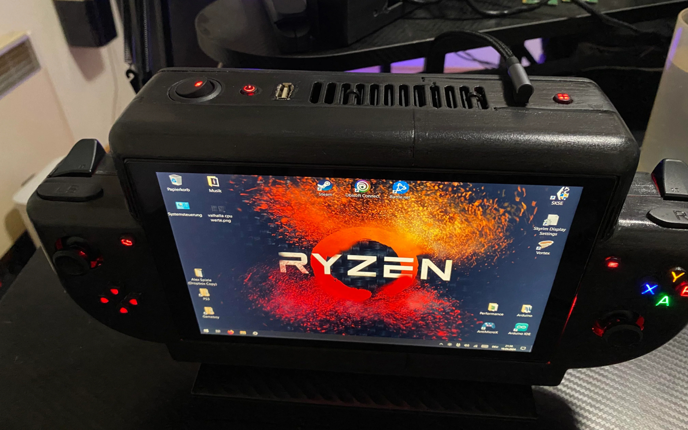 RyzenDeck - samodzielnie stworzony handheld do gier, który posiada ...
