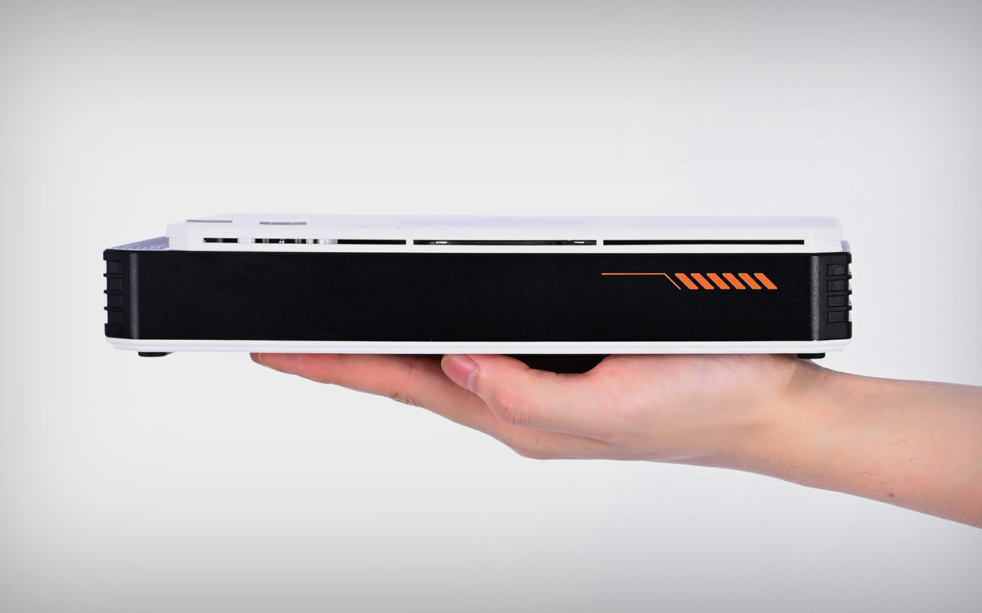 Nowa stacja eGPU od BoostR z układem AMD Radeon RX 7600M XT. Przyzwoita ...