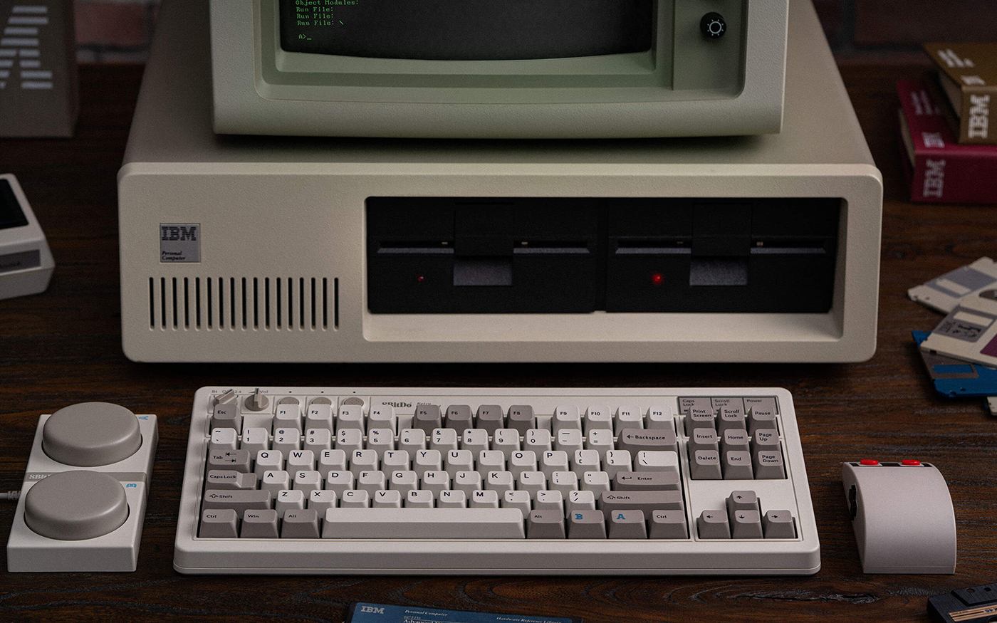 8BitDo przywraca legendarną serię klawiatur Model M do świata żywych ...