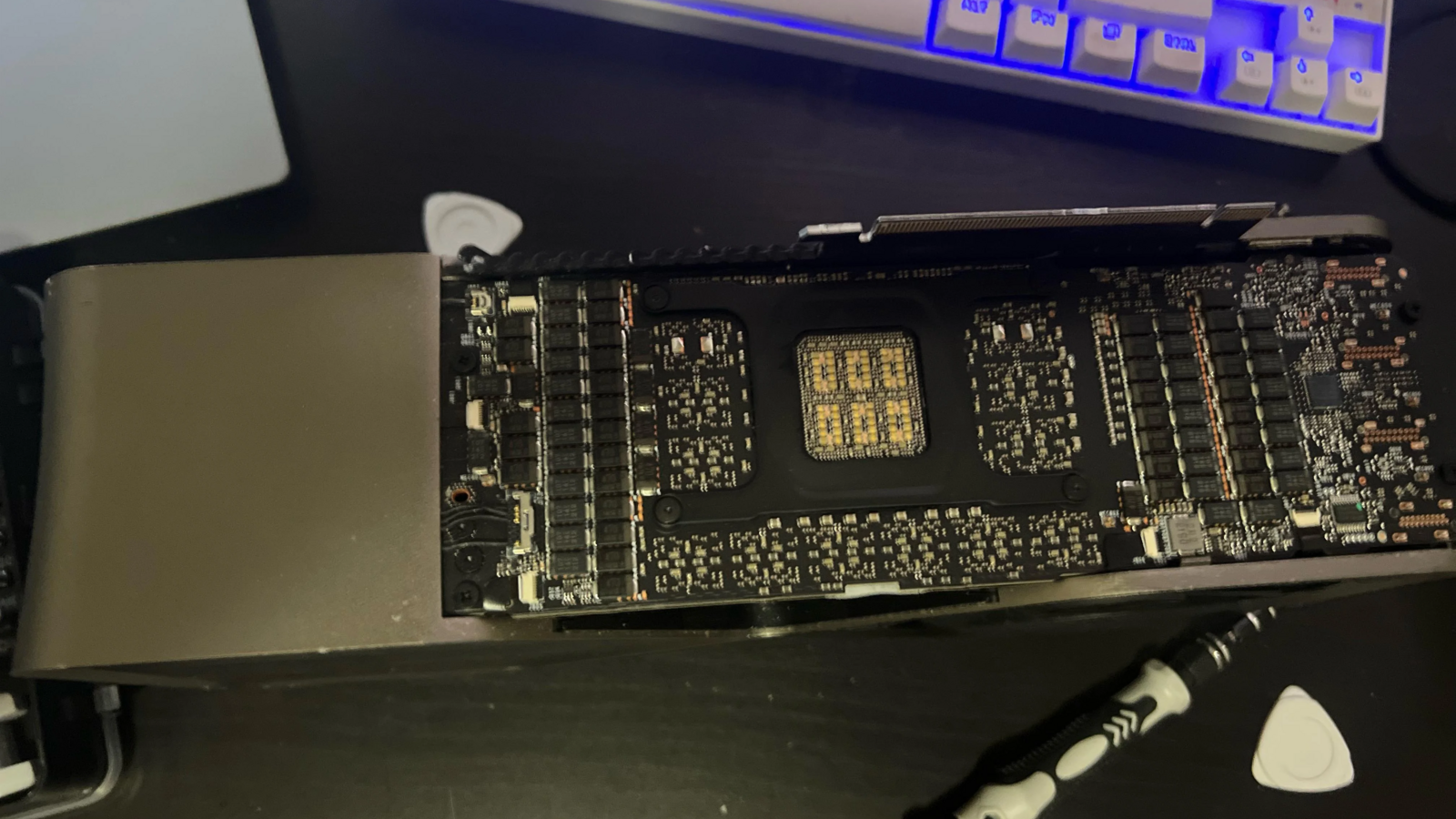 NVIDIA GeForce RTX 4090 - prototypowy układ znaleziony w koszu na ...