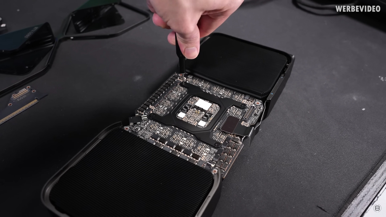 Der8auer prezentuje jeden z pierwszych bloków wodnych dla kart ...