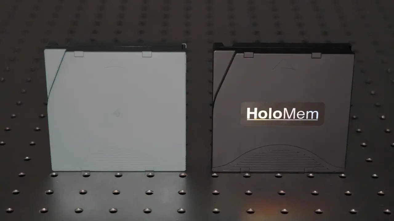 Holograficzne kartridże HoloMem o pojemności 200 TB mogą zastąpić 70-letnią technologię taśm ...
