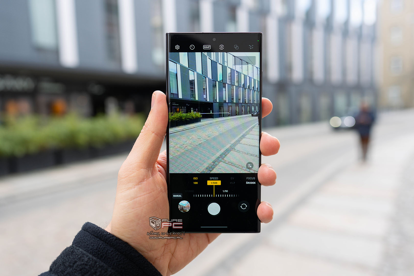 50 Mpx w smartfonie vs 33 Mpx w aparacie fotograficznym. Jaka jest ...